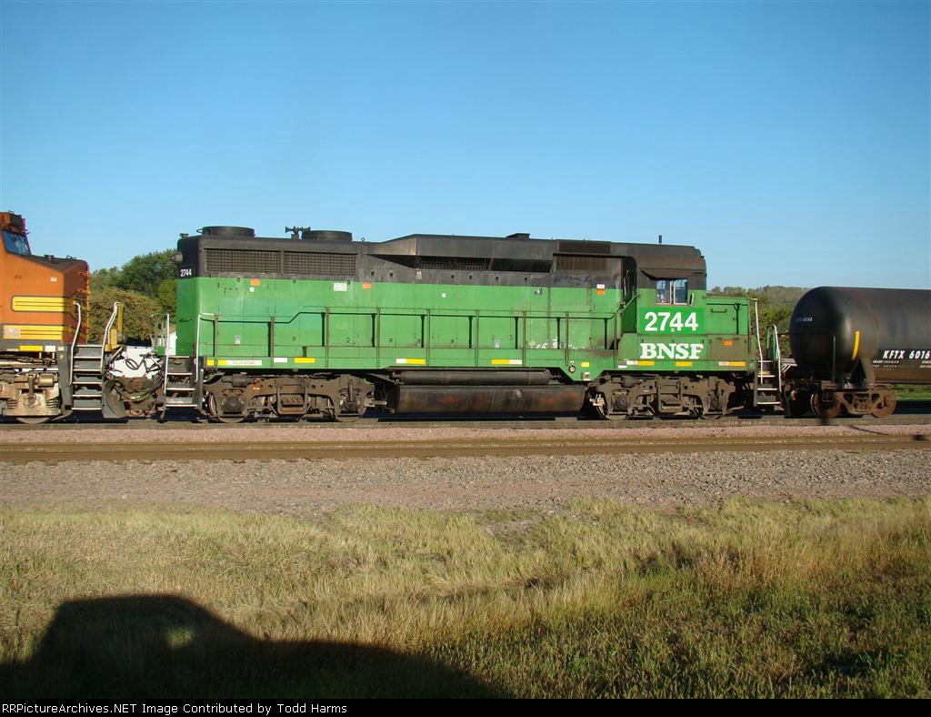 BNSF 2744